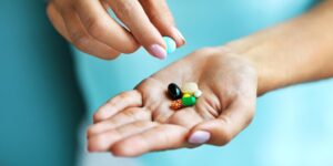 Lekomania – jak rozpoznać problem uzależnienia? | Diag.pl