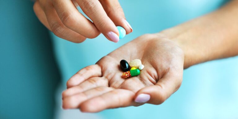 Lekomania – jak rozpoznać problem uzależnienia? | Diag.pl